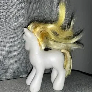 Hasbro | Toys | Vintage 202 My Little Pony Breezie White G3 Mlp Wind ...